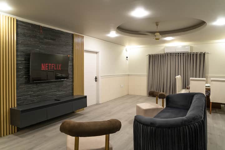 Vogue By La Casa - Teen Talwar Monument - Karachi