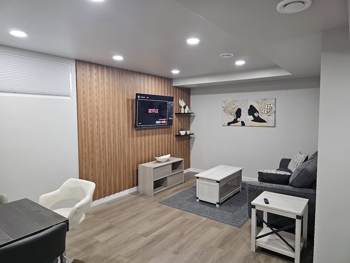 Single Bedroom In A Modern, Cozy Suite. - Winnipeg