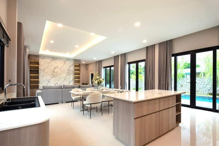 Richard House - Pattaya