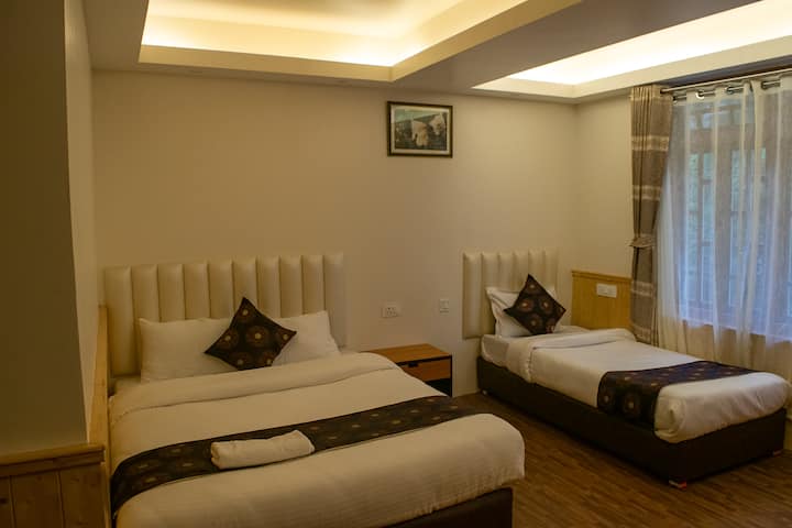 Spacious Room At The Wild Orchid - Gangtok