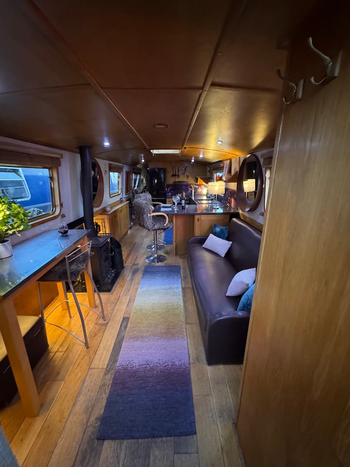 *New Listing* Luxury Houseboat - Beaconsfield, UK
