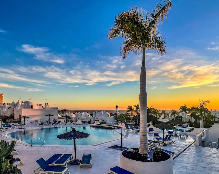 Enjoy Sun & Heated Pool  Parking  Air Fryer - Adeje