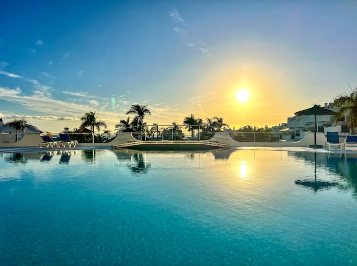 Enjoy Sun & Heated Pool • Parking • Air Fryer - Adeje