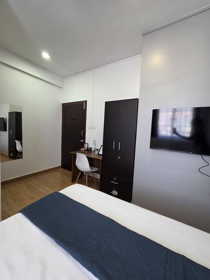 The Olive Inn
Standard Double Room
With Balcony - 실롱