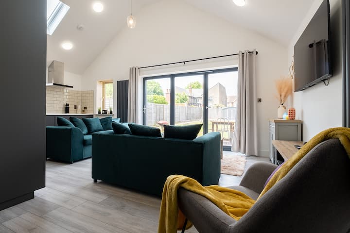 4 Bedroom Bungalow * 7 Guests * Kettering *Parking - Kettering, UK