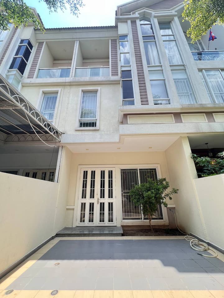 Absolutely Stunning - Real Photos No Editing - Punom Pen