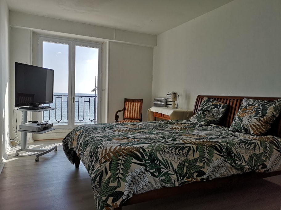 Grande apartamento de frente para o mar - Apartamentos para Alugar em ...