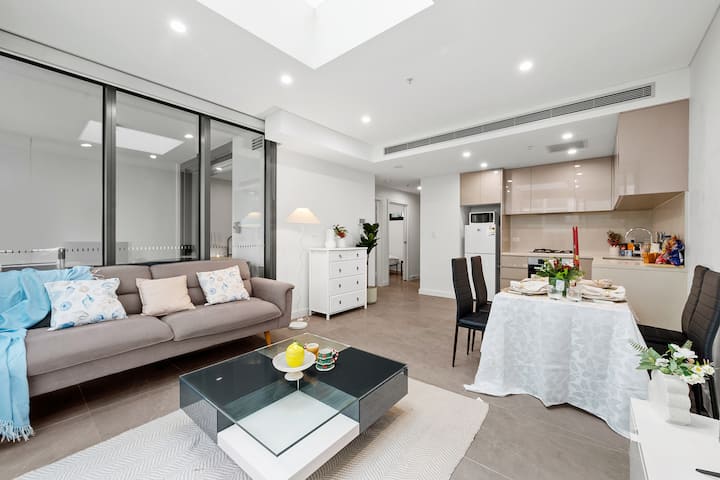 Connect To Shopping Mall | 3 Mins Walk To Metro - Hornsby