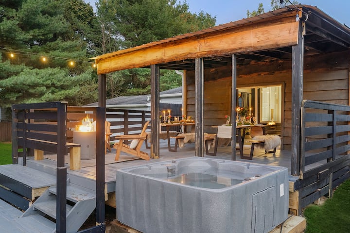 Near Ithaca! Hot Tub! Karaoke! Fire Pits! Dogs Ok - Finger Lakes, NY