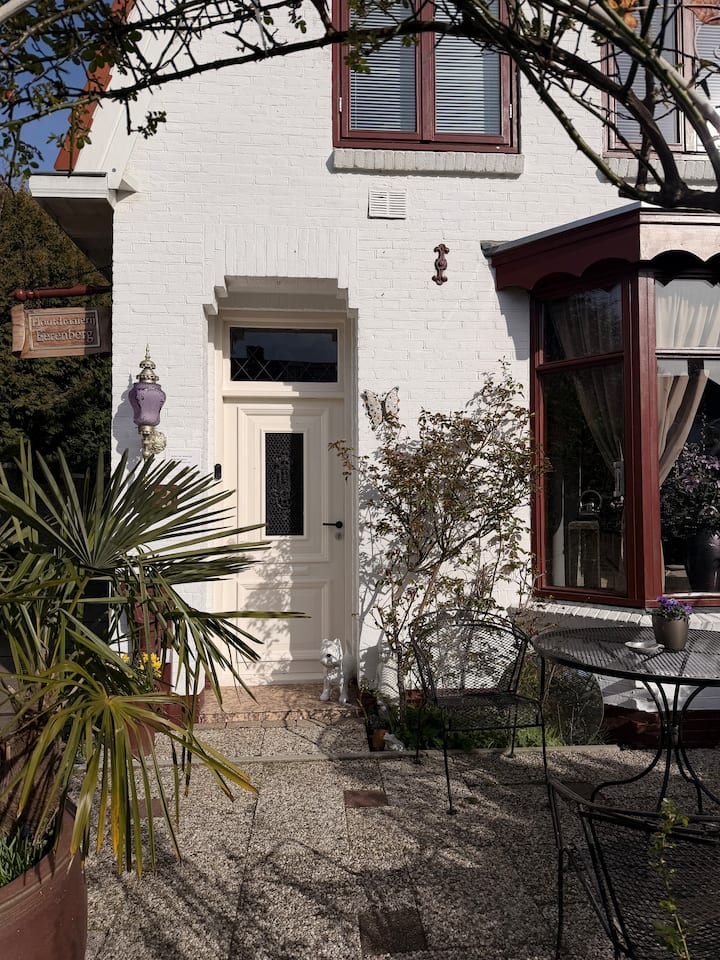 The White House Near The Zaanse Schans - Zaandam