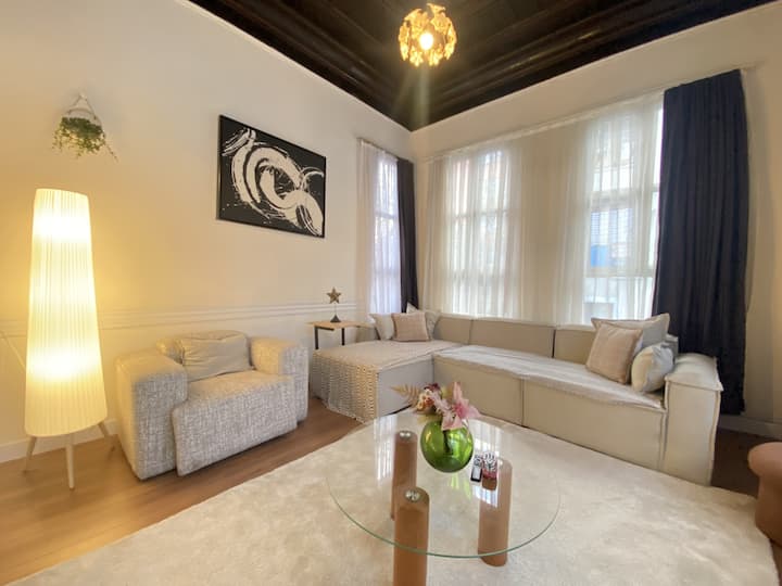 Charming Historic Balat House | 2 Floors • 5 Br - Beykoz