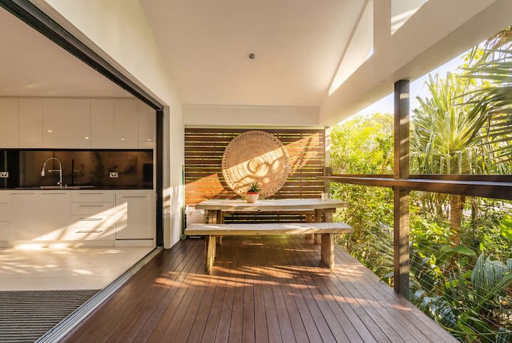 Beachside Bliss – 3br Palm Beach Retreat - Gold Coast