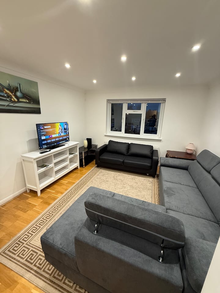 Modern Comfort Near Gatwick, Three Bridges & M23! - Crawley