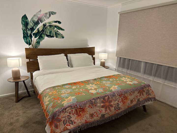 Around The Corner - Lilydale