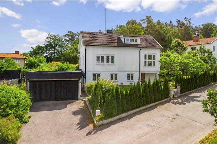 Eget Rum I Mysig Villa - Stockholm