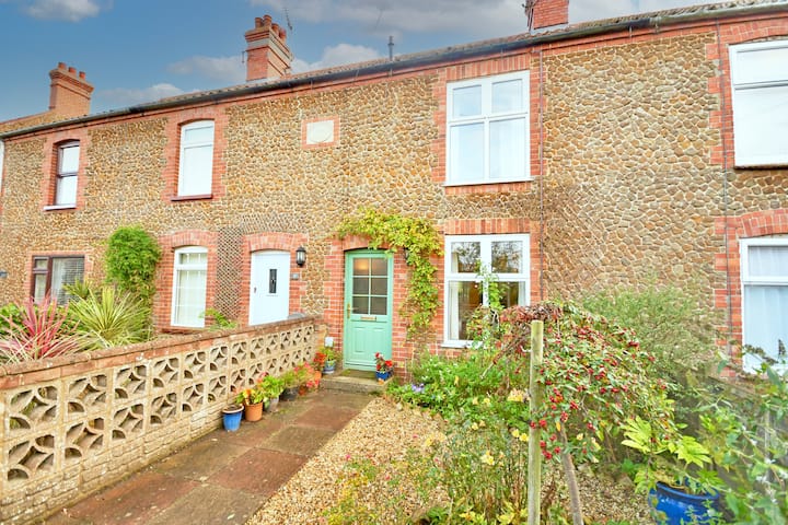 Cosy Carrstone Cottage, Snettisham - Thornham