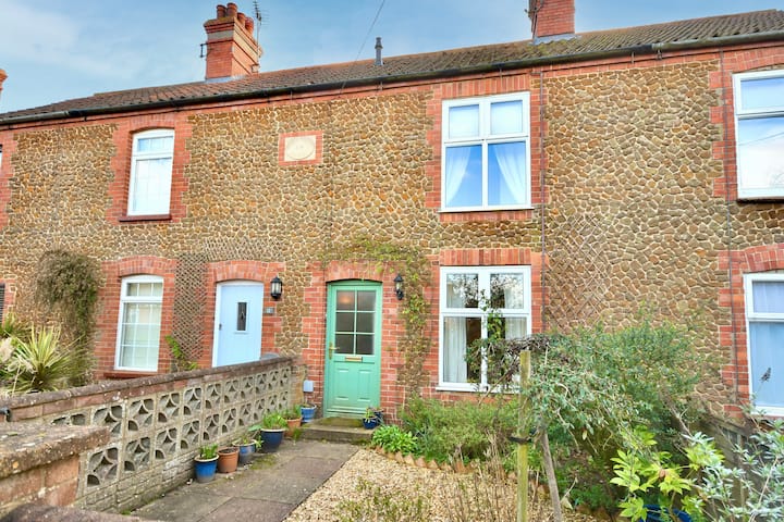 Cosy Carrstone Cottage, Snettisham - Thornham