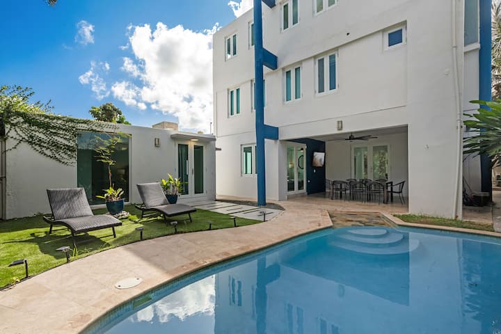 Casa Palmera | 7br, Steps From Ocean Park Beach - Puerto Rico