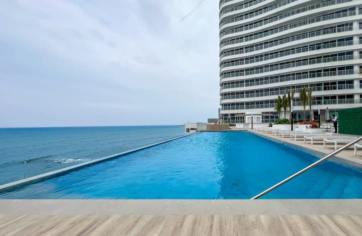 Suite Con Vista Al Mar. Edificio Grand Bay. - Manta