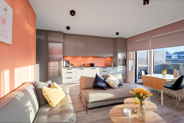 Bright And Spacious Condo Downtown - Reykjavík