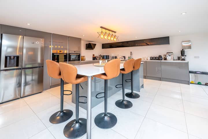 Luxury Country Barn With Indoor Hot Tub & Sauna - ウォルヴァーハンプトン