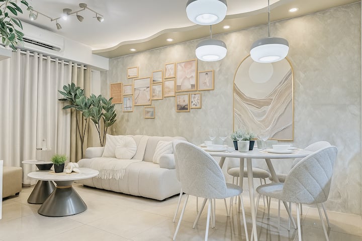 2-br Grand Suite Near Moa | 65" Tv And Karaoke - Pasay
