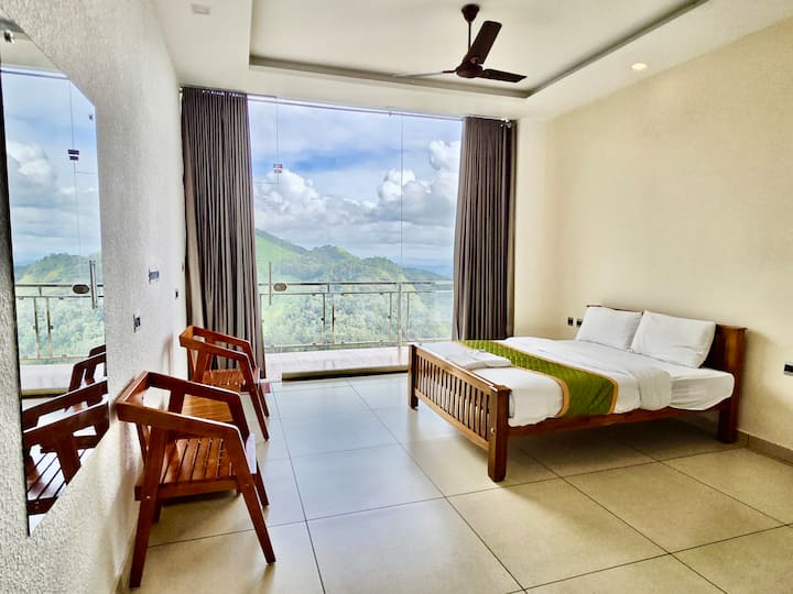 Mistyville | Room With Mountain & Valley View - Munnar