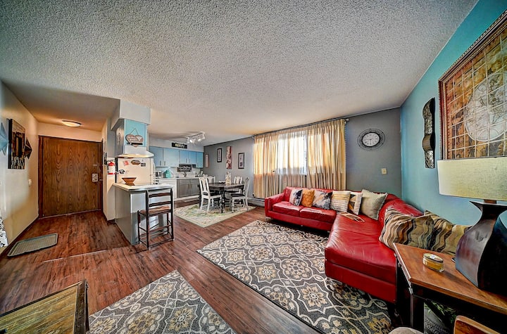 Conveniently Located Bright & Cozy 2br Apartment - Cedar Rapids, IA