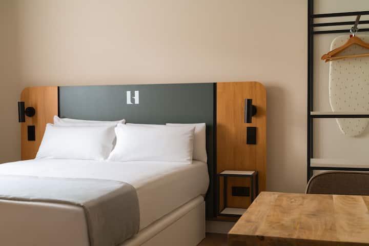 Limehome Palma Marina | Standard Double Room - Palma