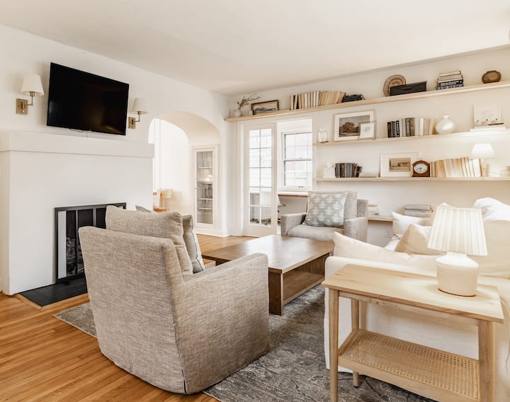 Walk To Dining + Shops In Old Town Greenwood - Greenwood, IN