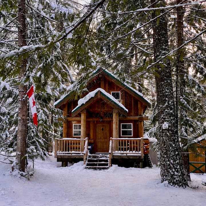 Bear's Den - Cozy Cabin With Fireplace & Firepit - Canada