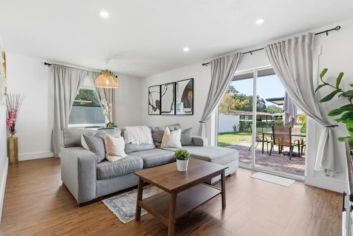 Bright Renovated Home In Brandon Fl - Fenced Yard! - Lithia Springs Park, Lithia