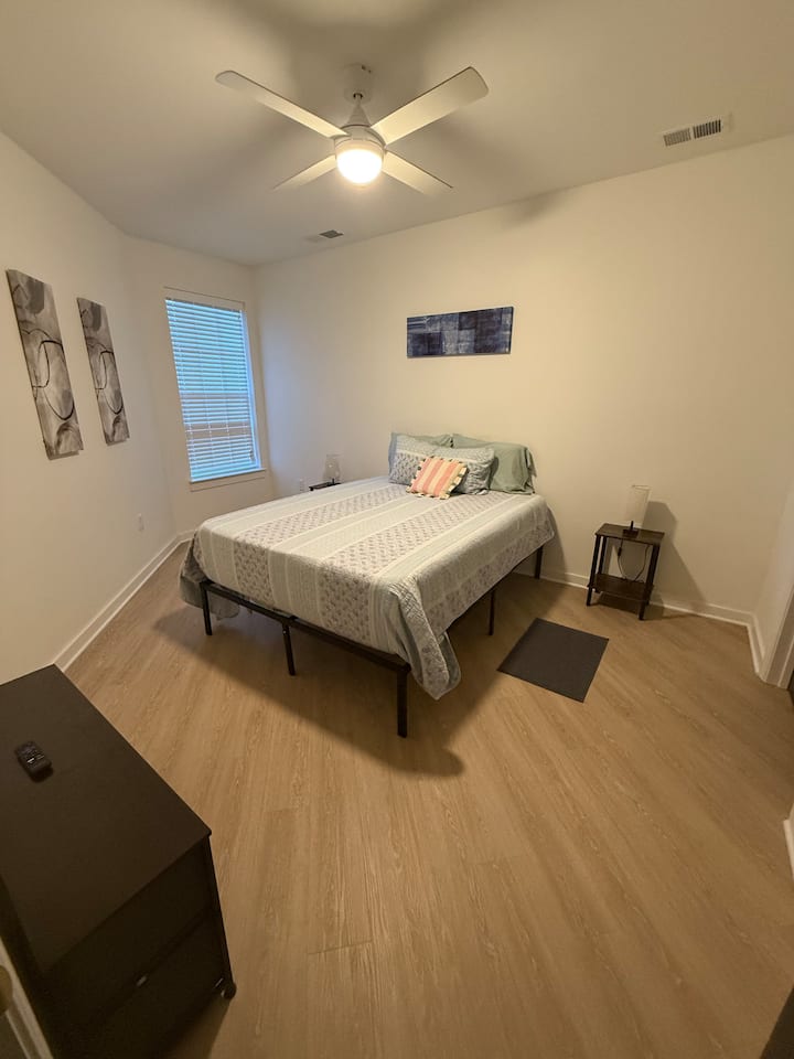 Modern Downtown Stay • Free Parking • Pets Ok - Richmond, VA