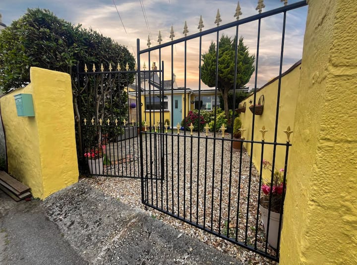 Cosy Bungalow Close To Town With Off-road Parking - Falmouth