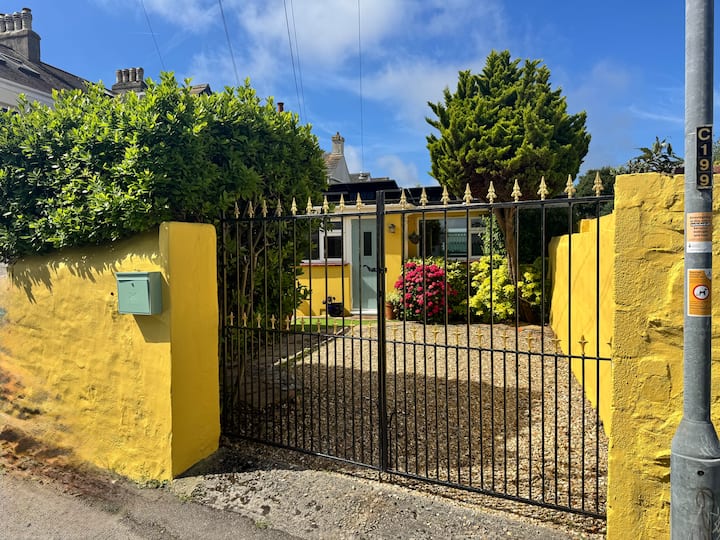 Bijou Bungalow Close To Town With Off-road Parking - Falmouth