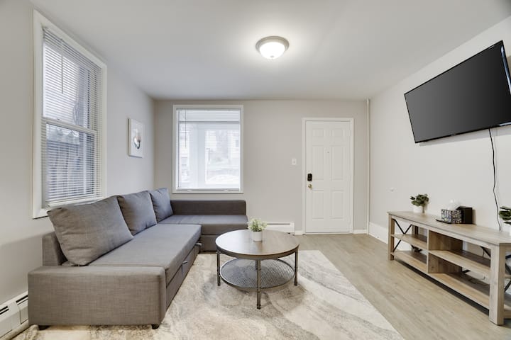 Spacious Sanctuary + Modern Touches + Free Parking - Harveys Lake, PA