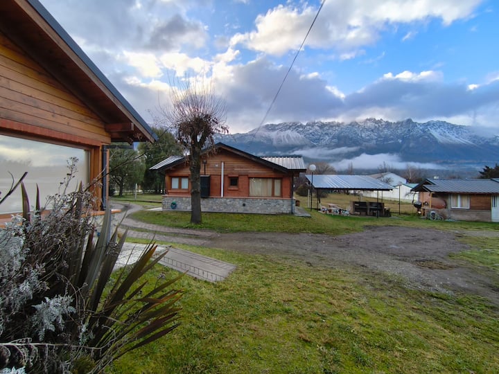 Hermosa Cabaña Con Vista A Las Montañas - El Bolsón