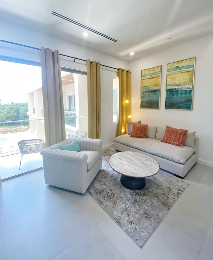 Grand Harbour Hot Spot - Convenient Cayman Stay - Cayman Islands