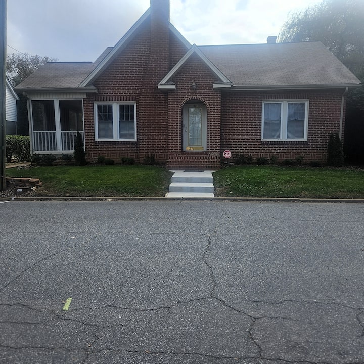 The Jefferson House - Morganton, NC