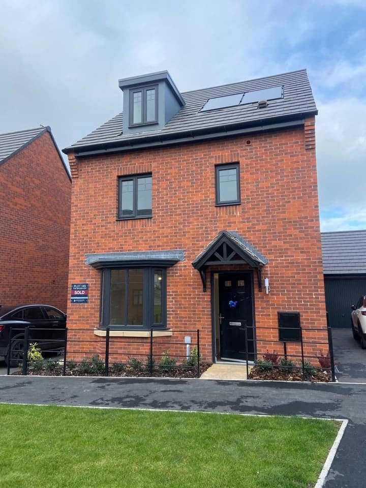 4br Home W/ Ev Charger, Driveway & Workspace - Telford