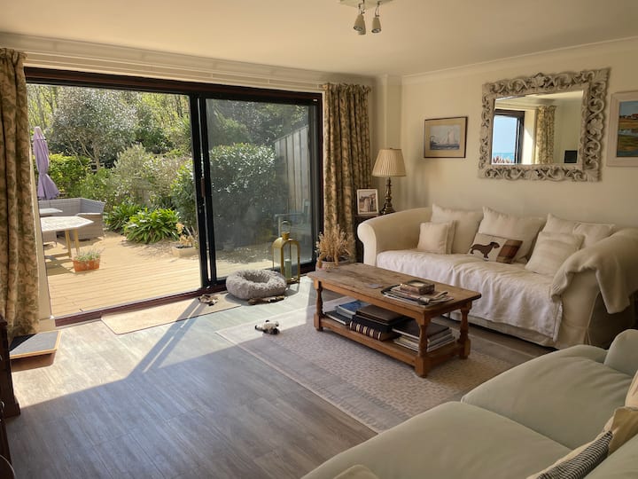 Beautiful Apartment Right By The Beach ! - Whitecliff Bay Holiday Park