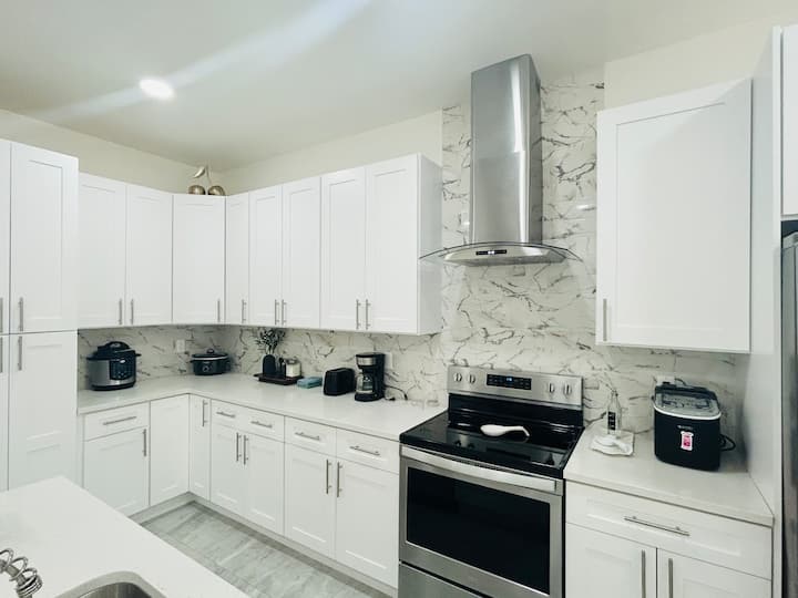 Newly Built Property Close To Weekiwachee Springs - Weeki Wachee, FL