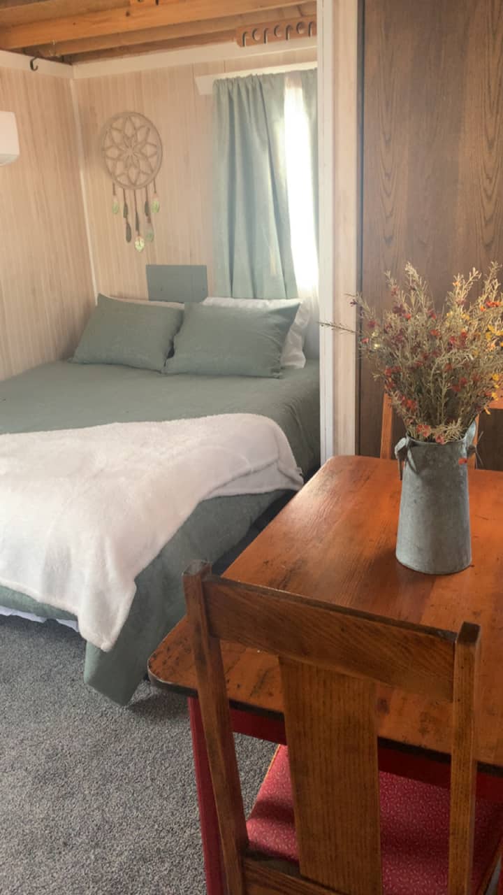 Calypso Cove’s Cozy Cabin - Stockton Lake, MO