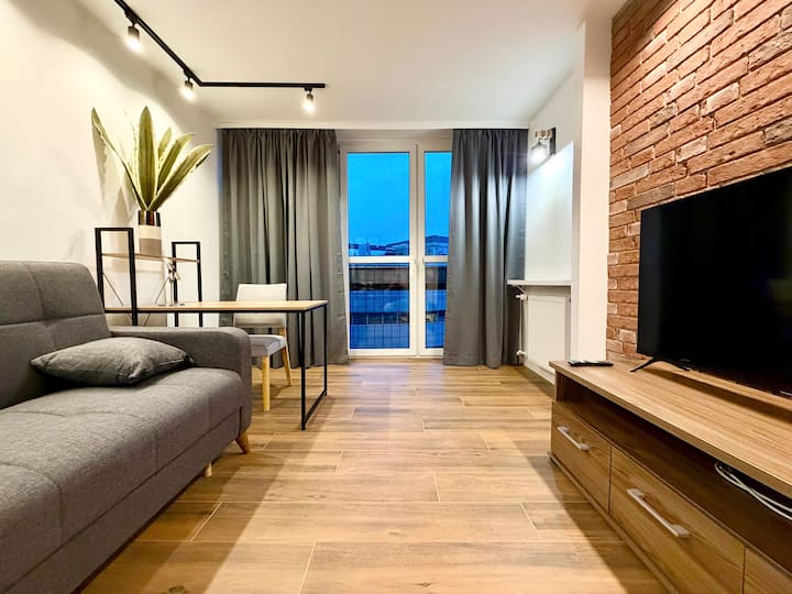 Comfortable 2-bedroom Apartment In The Center - Warszawa