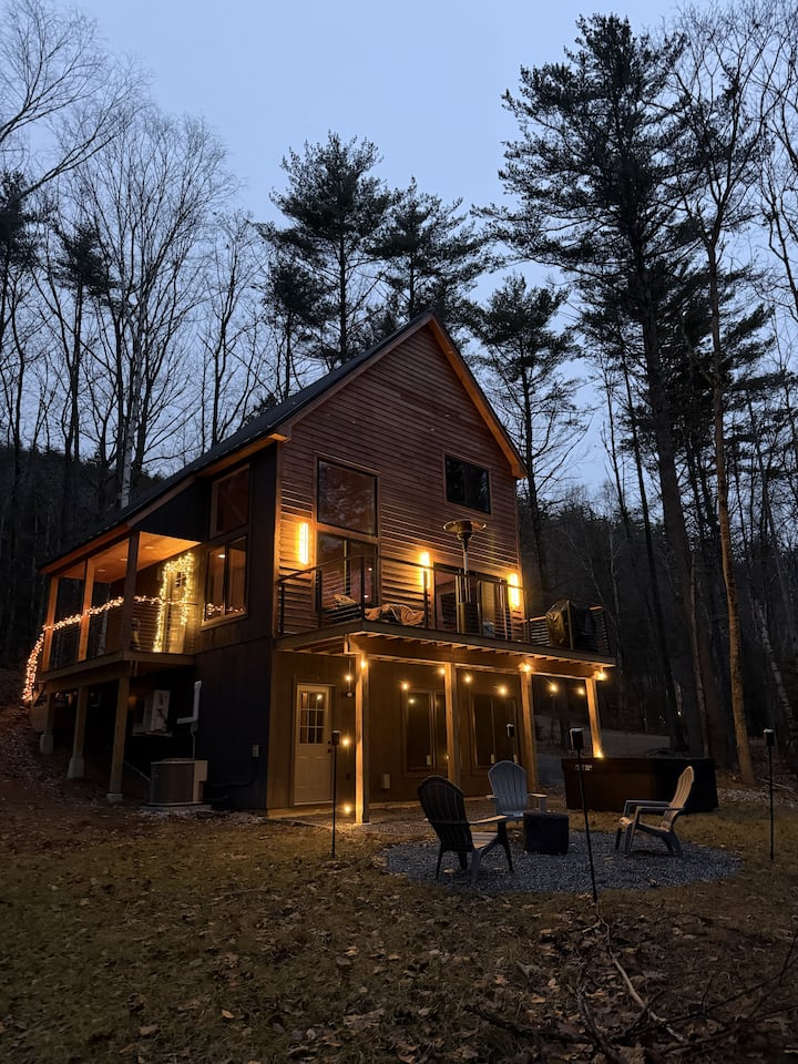 The Luxe Recharge Retreat (Ev + Hot Tub) - Campton, NH