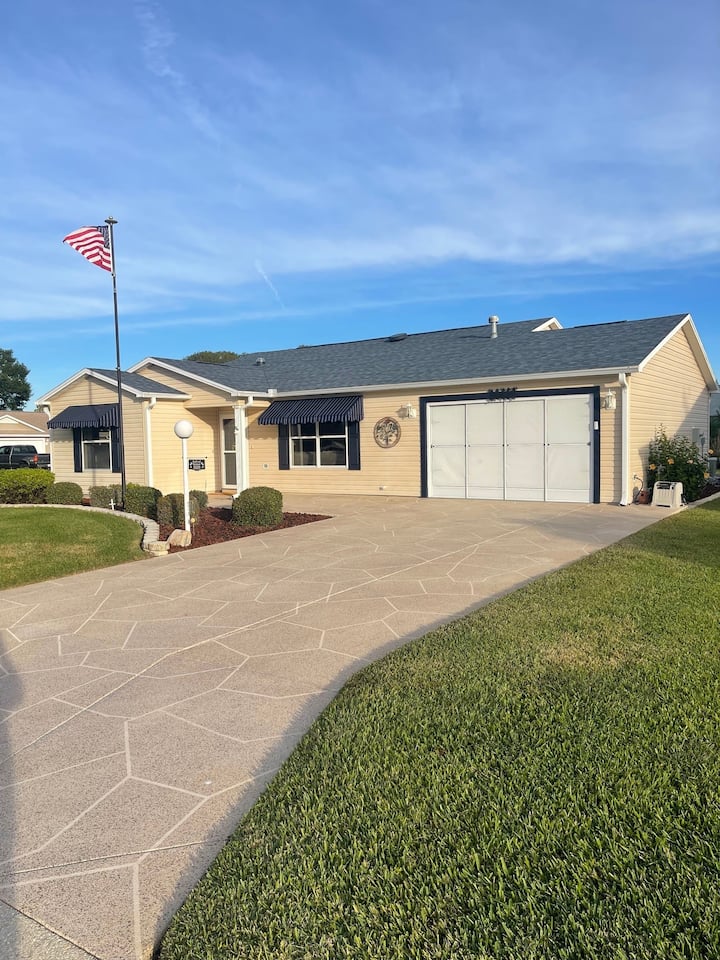 Freshly Upgraded 2/2 In America's Friendliest Town - The Villages, FL