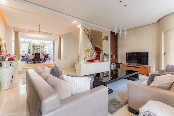 Sublime Hôtel Particulier Avec Rooftop – Neuilly - Paris