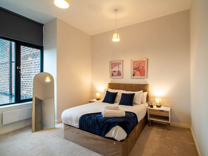 2br Leeds Dock Riverside Apartment | Parking - Leeds