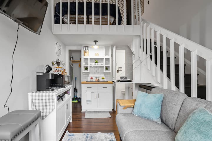 Downtown Modern Home-away Spot + Free Parking - Raleigh, NC