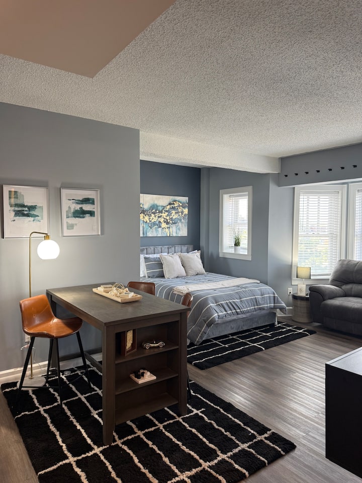 Stylish Studio Downtown Indy Mass Ave - University Heights – Indianapolis